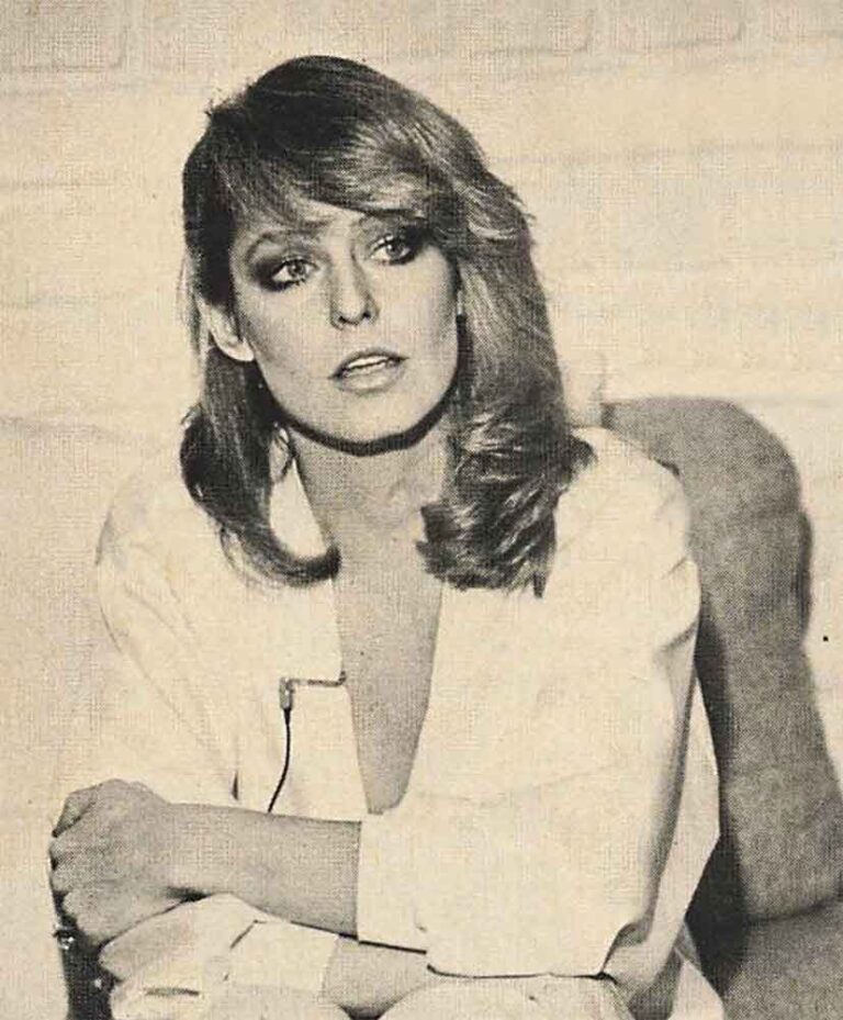 Farrah Standing On Her Own For The First Time! - Vintage Paparazzi