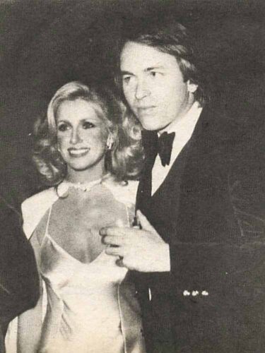 Suzanne Somers—Smiling While Signing A New 7 Million Dollar Contract ...