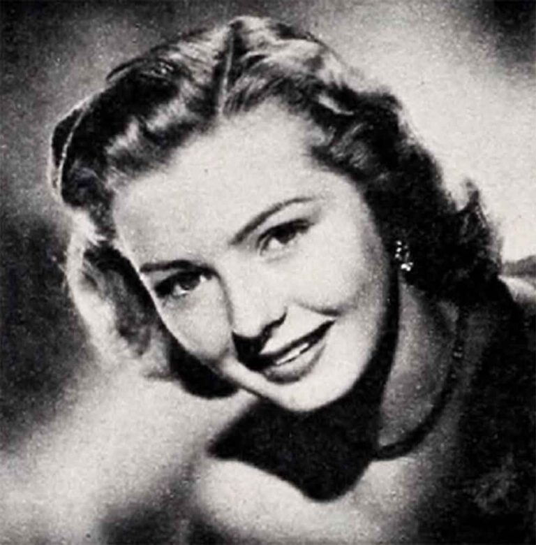 Terry Moore And Her Gang - Vintage Paparazzi