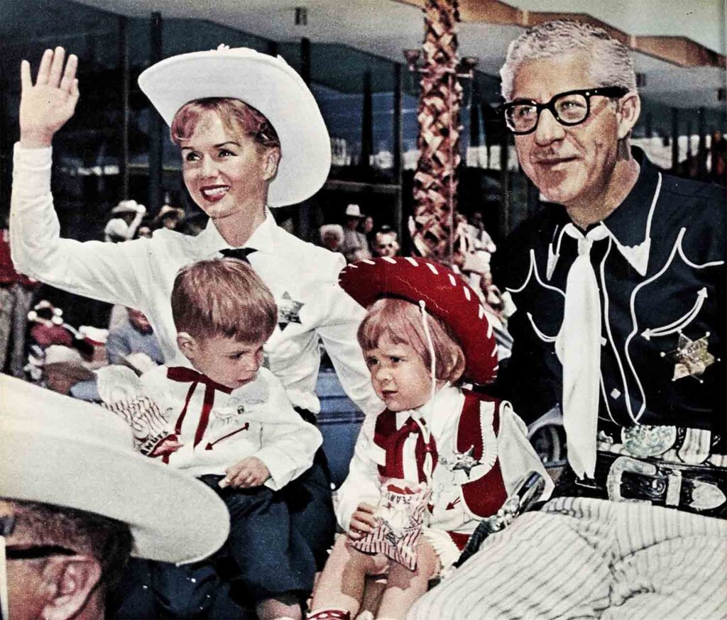 Is Debbie Settling For Less Than Love? - Vintage Paparazzi