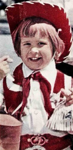 Is Debbie Settling For Less Than Love? - Vintage Paparazzi