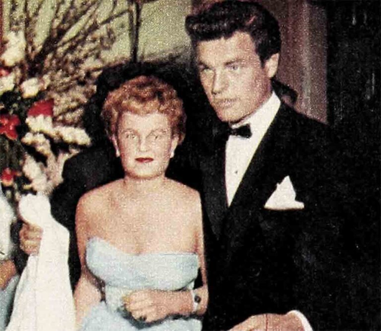 You Read It First In Vintage Paparazzi - Vintage Paparazzi