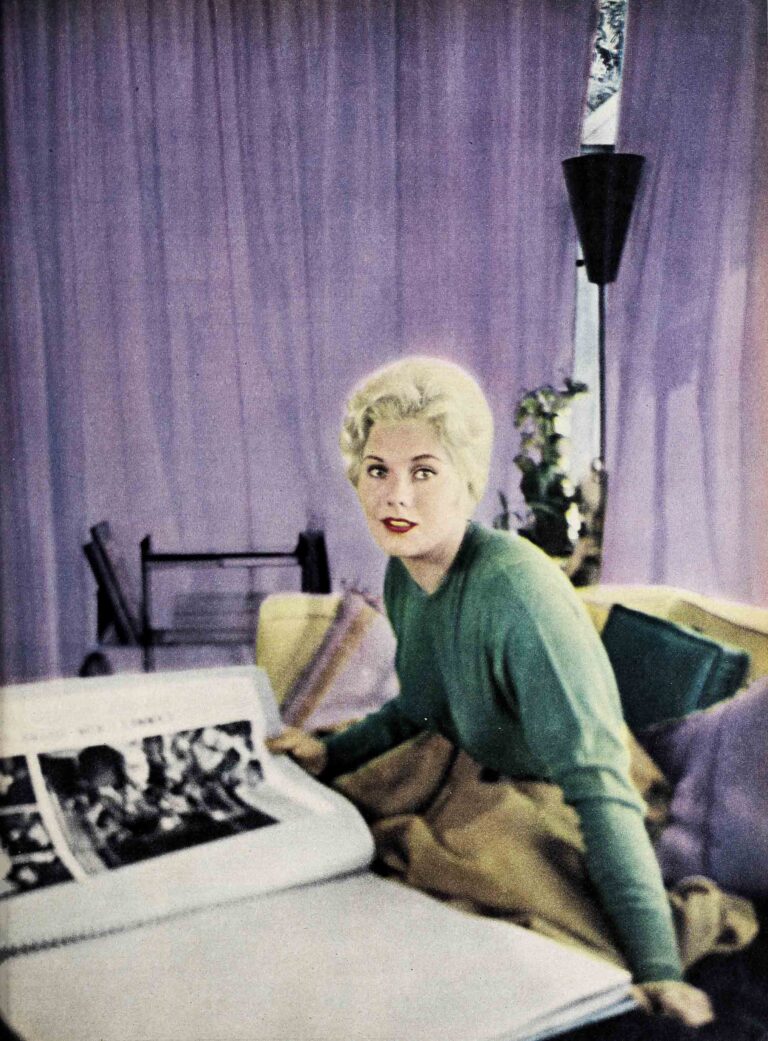 Kim Novak With The Lavender Life - Vintage Paparazzi