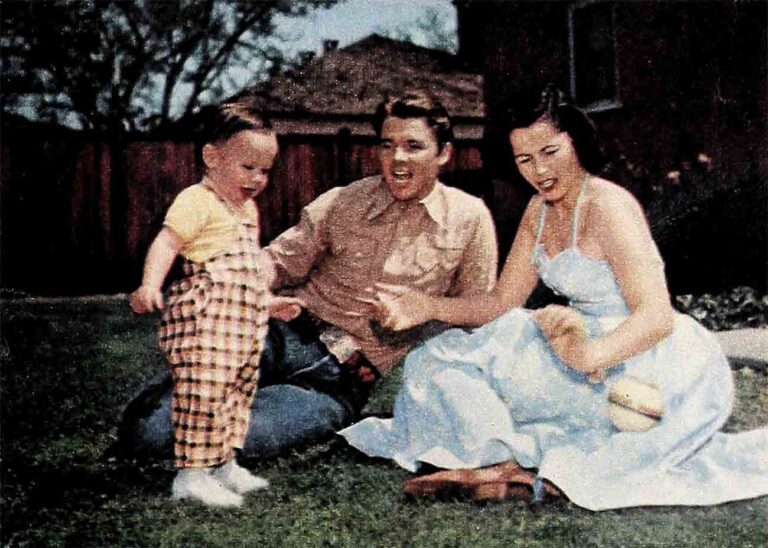 You Read It First In Vintage Paparazzi - Vintage Paparazzi