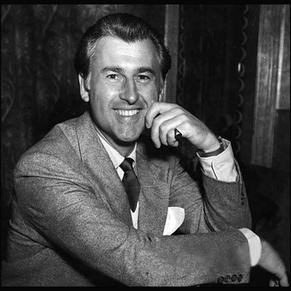 What Burton Does To Liz That No Other Man Would Dare! - Vintage Paparazzi