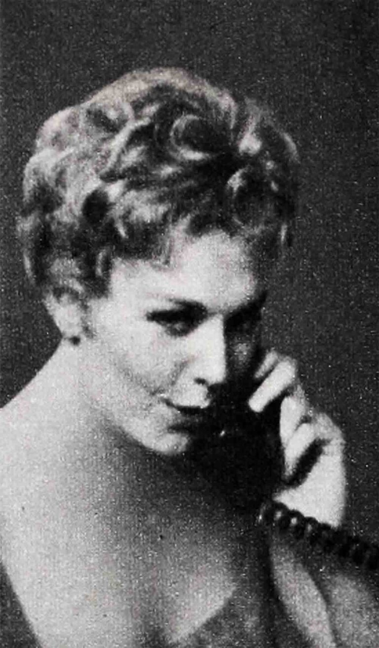 Come Over . . . I’m Having A Party—Kim Novak - Vintage Paparazzi