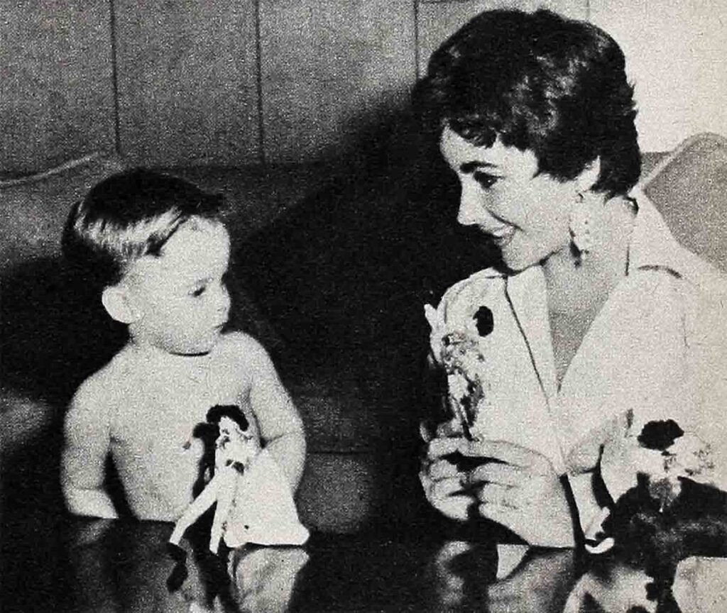 Queen Elizabeth Taylor Of Hollywood - Vintage Paparazzi