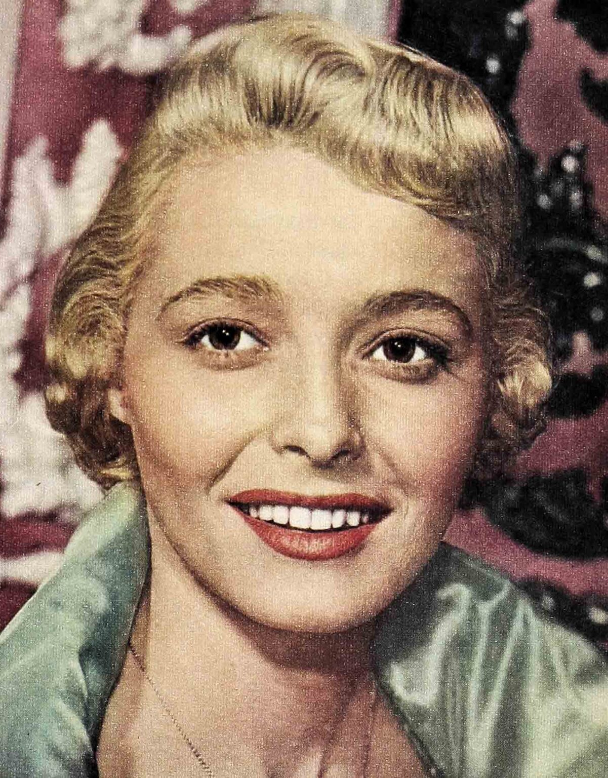 Style Your Hair Like A Star - Vintage Paparazzi