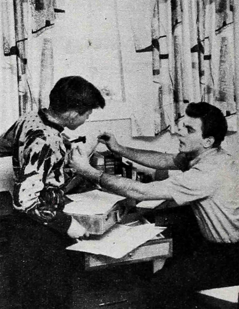 What’s It Like To Be A Fabian? - Vintage Paparazzi