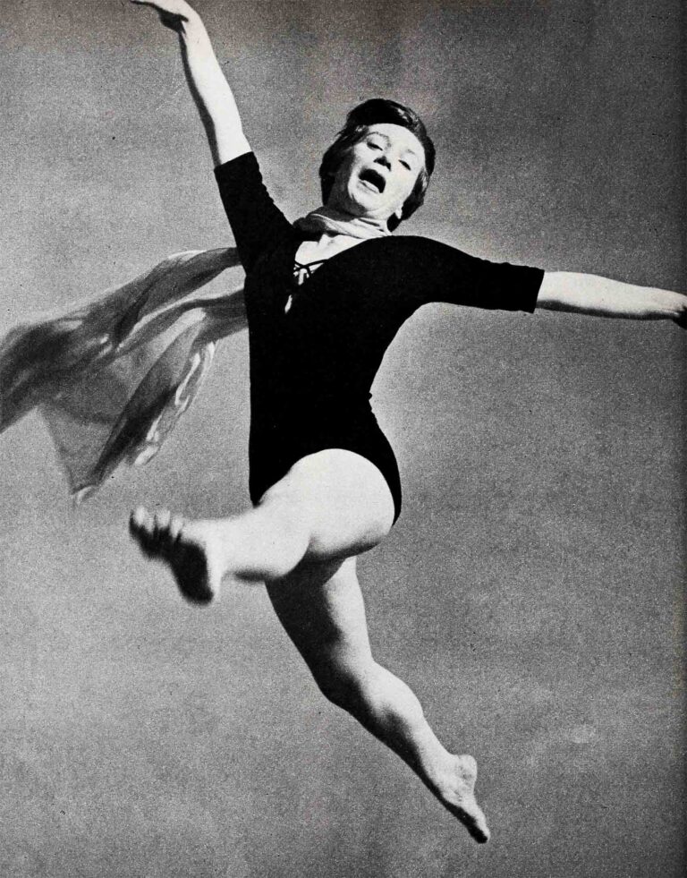 Sweet, Hot And Sassy—Shirley MacLaine - Vintage Paparazzi