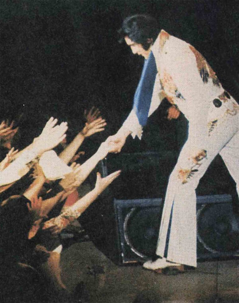 Elvis Presley & His Fans - Vintage Paparazzi