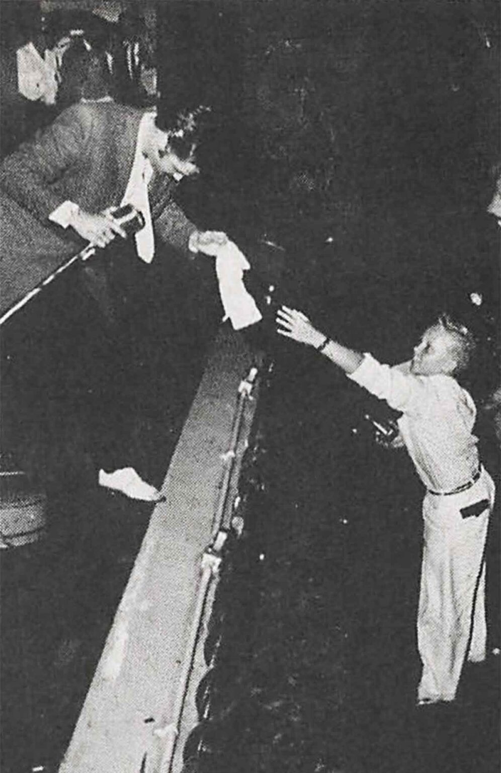 Elvis Presley & His Fans - Vintage Paparazzi