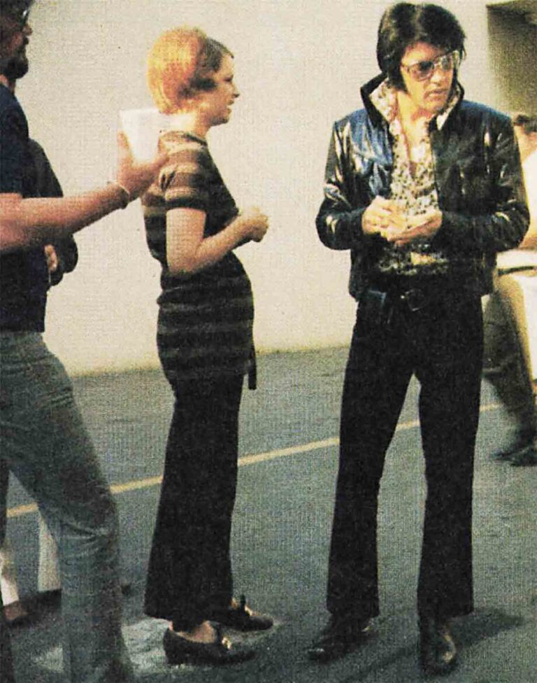 Elvis Presley & His Fans - Vintage Paparazzi