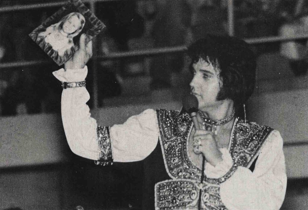 Elvis Presley: In Concert! - Vintage Paparazzi