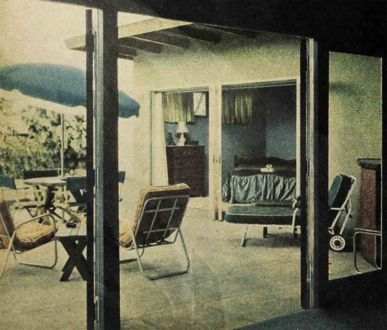 Castle With A Redwood Fence—Janet Leigh & Tony Curtis - Vintage Paparazzi