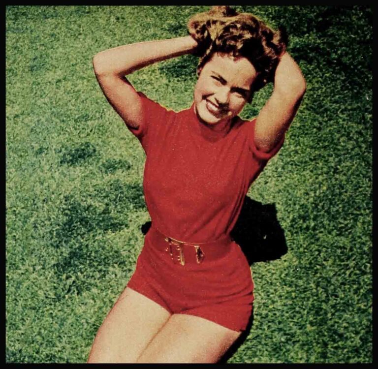 Can A Glamour Girl Live Happily At Home With Mama?—Terry Moore ...