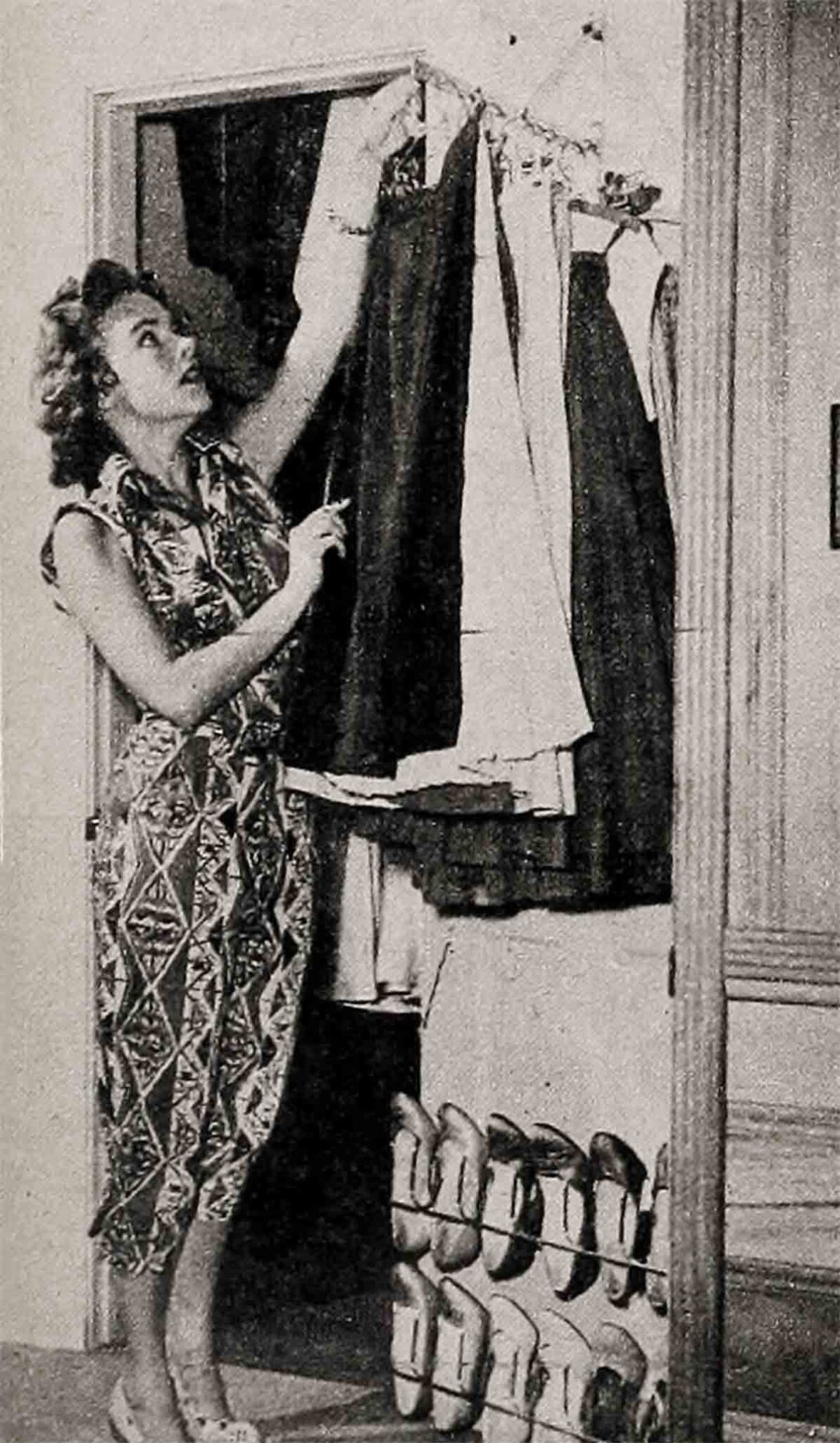 Can A Glamour Girl Live Happily At Home With Mama?—Terry Moore ...