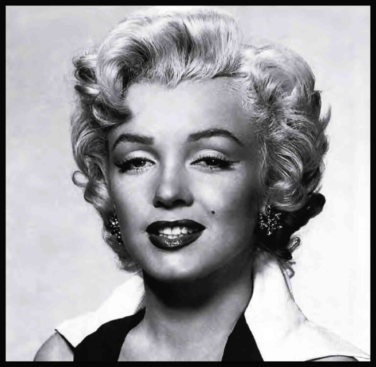 Marilyn Monroe And The Camera - Vintage Paparazzi