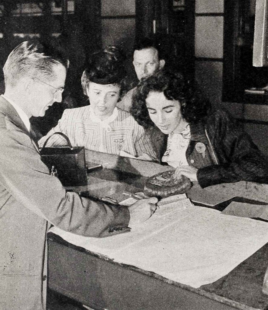 Queen Of The “Mary”—Elizabeth Taylor - Vintage Paparazzi