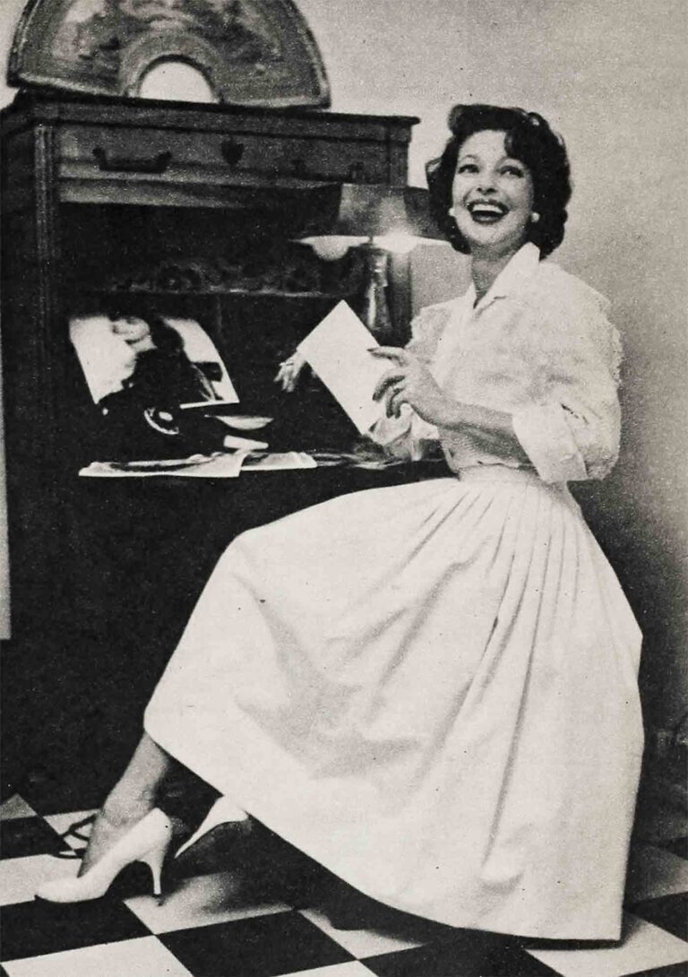 The Gal Who Conquered Time—Loretta Young - Vintage Paparazzi
