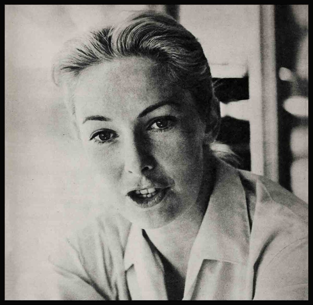 The Girl Elvis Presley Tries To Hide - Vintage Paparazzi